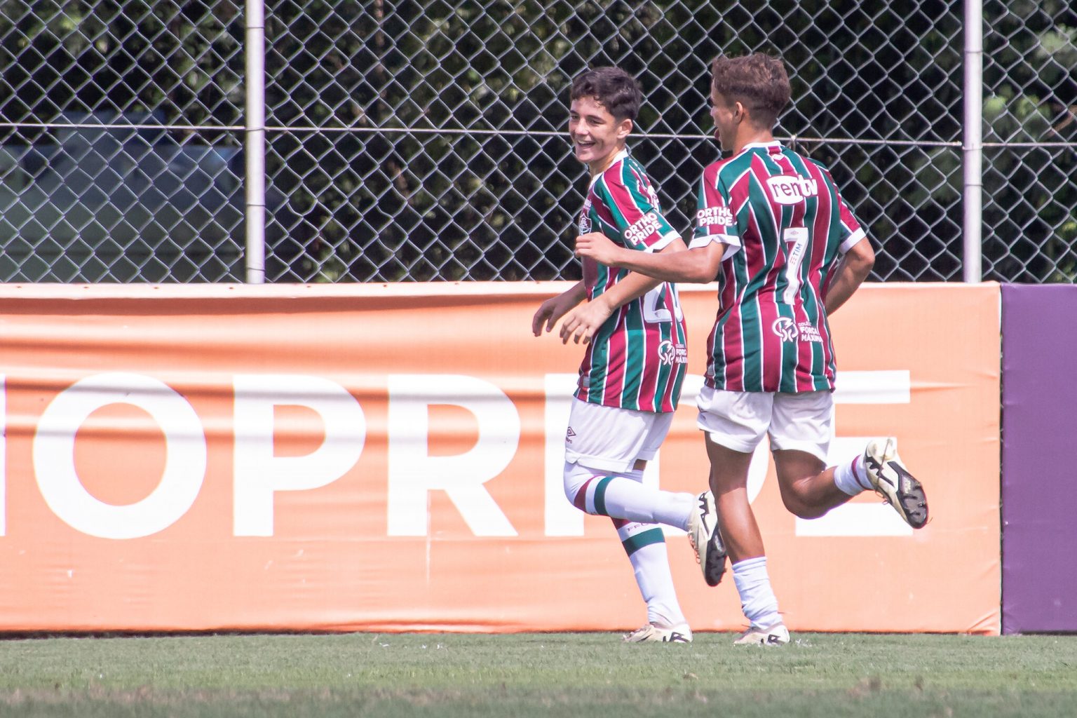 Fluminense vence mais uma e continua líder da Copa Rio Sub-15 - Portal ...