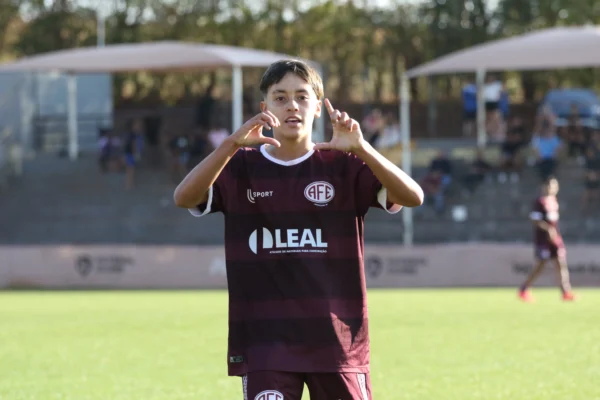 Alcans Cup Sub-14 tem início com viradas e alta média de gols