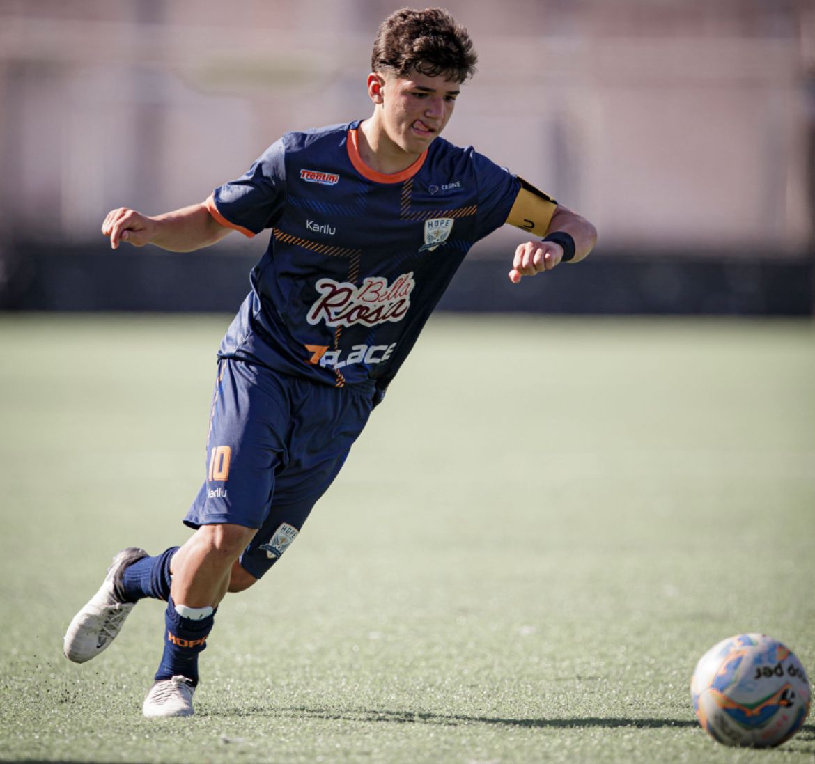 Conheça Vitor Adriano, que brilha com números de gente grande